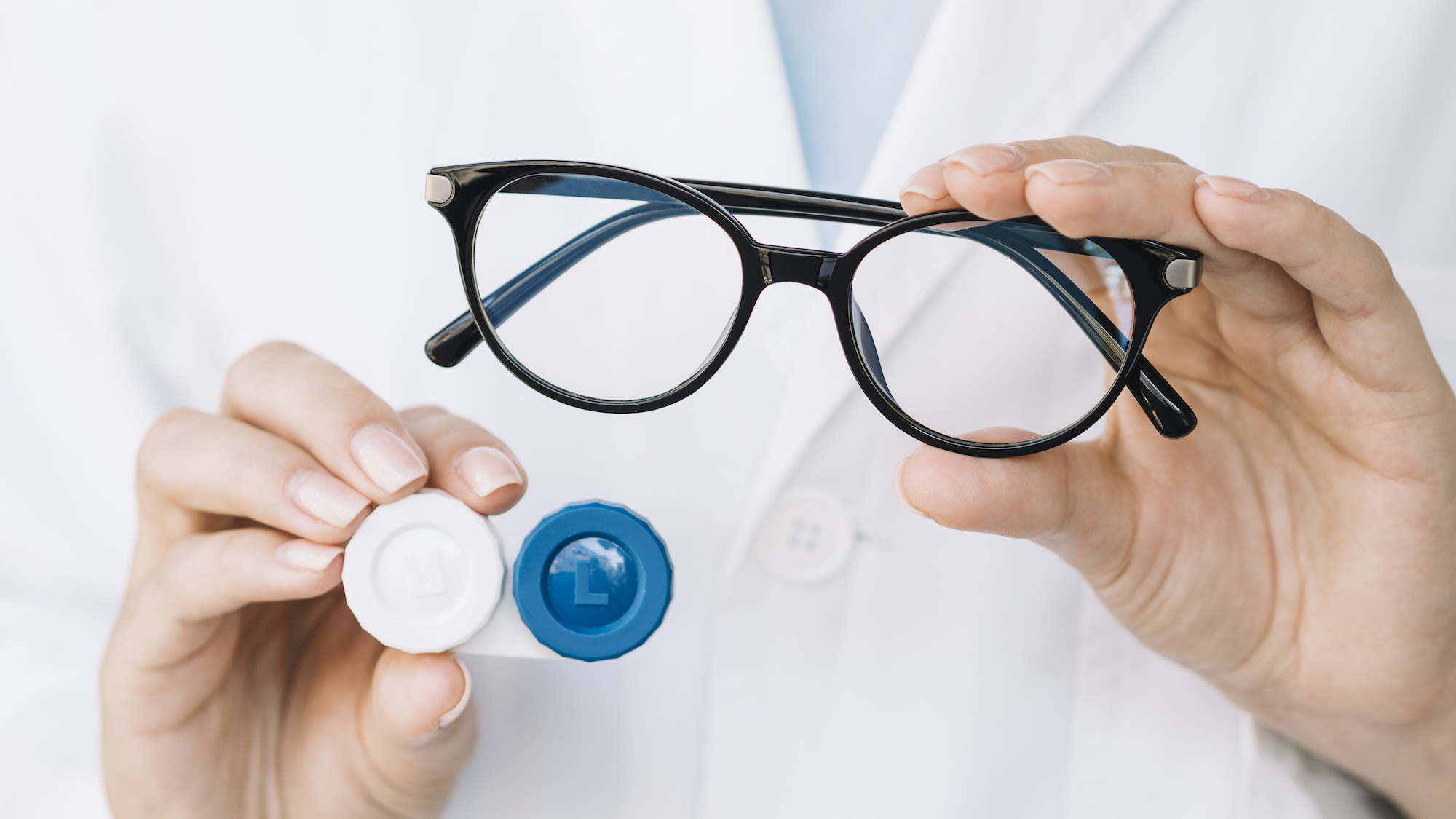 How Many Hours a Day Can you Wear Contact Lenses? - ELMENS How Many Hours a Day Can you Wear Contact Lenses? - ELMENS