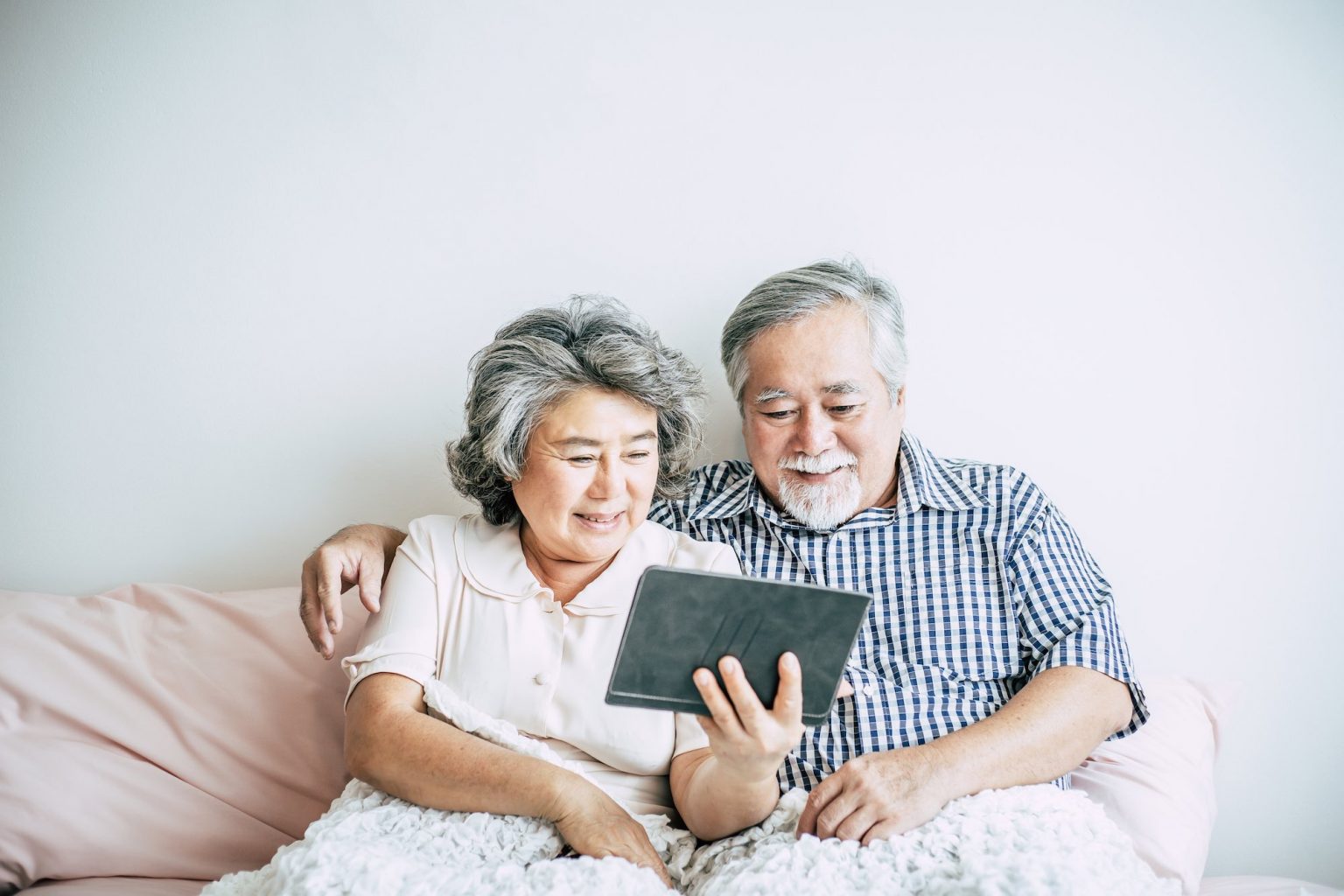 Easy Gift Ideas for your Long Distance Parents - ELMENS