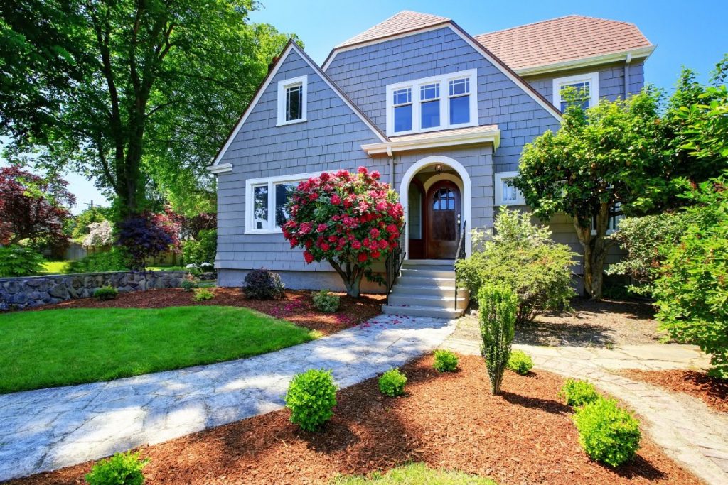 5 Small Front Yard Ideas to Improve Your Home's Curb Appeal - ELMENS