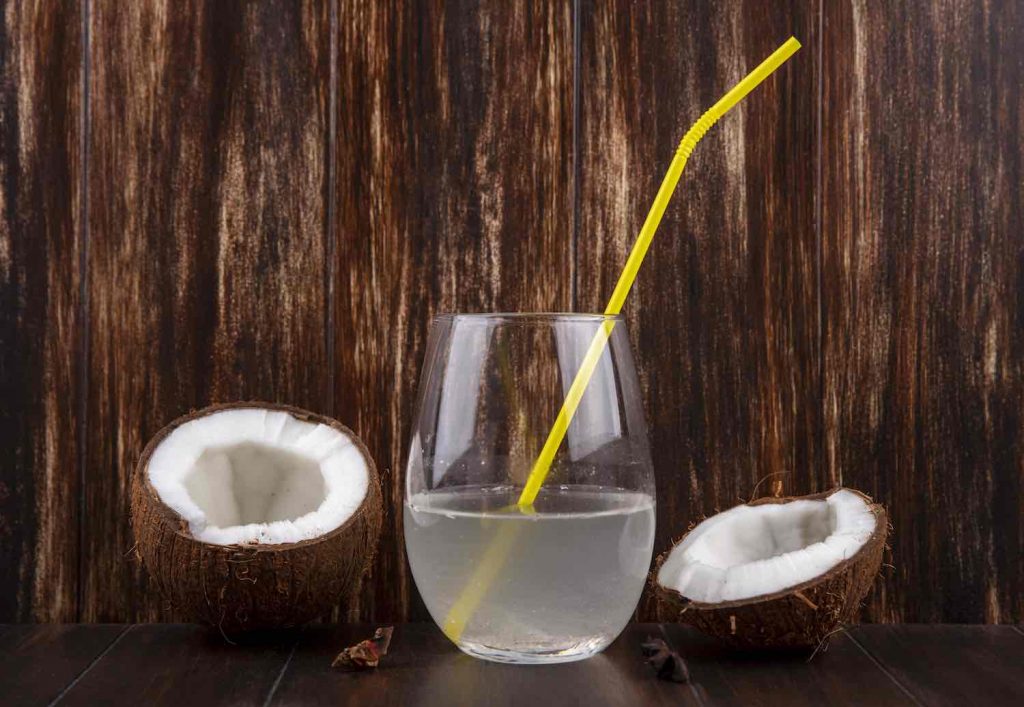 13 Ways to Spice Up Plain Drinking Water - ELMENS