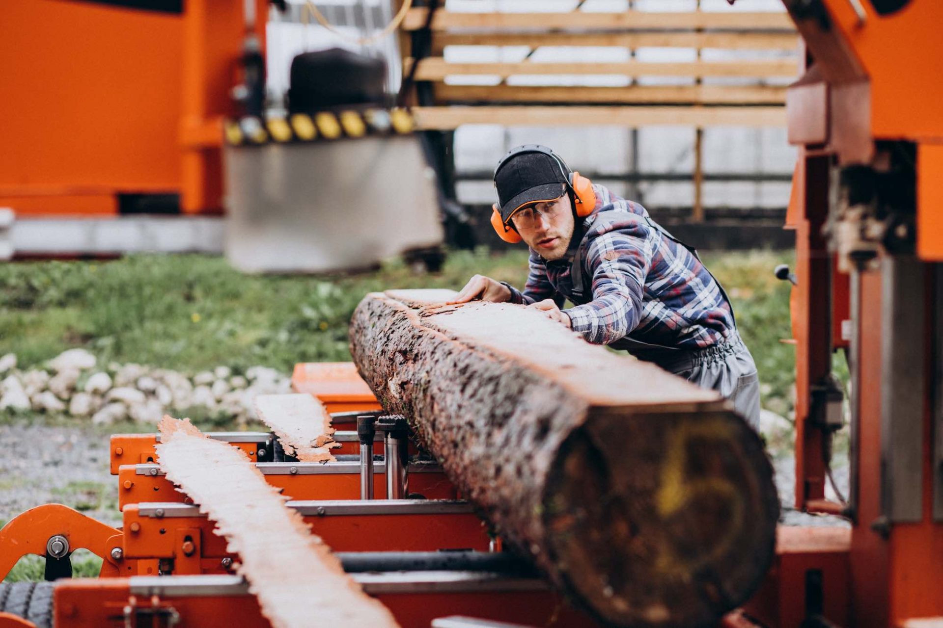 Why a Portable Chain Sawmill Might be a Great Buy