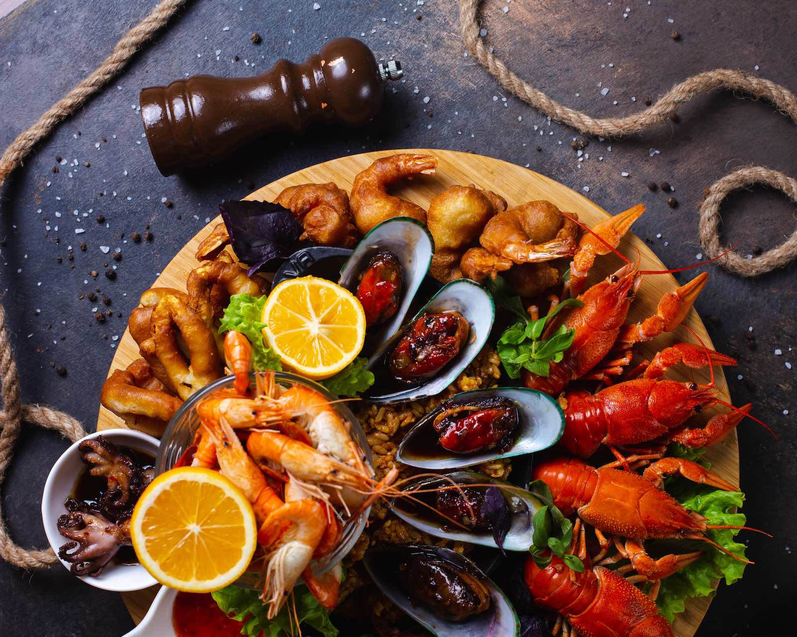 Indulging in Oceanic Flavors: The Art of Seafood Dining - ELMENS