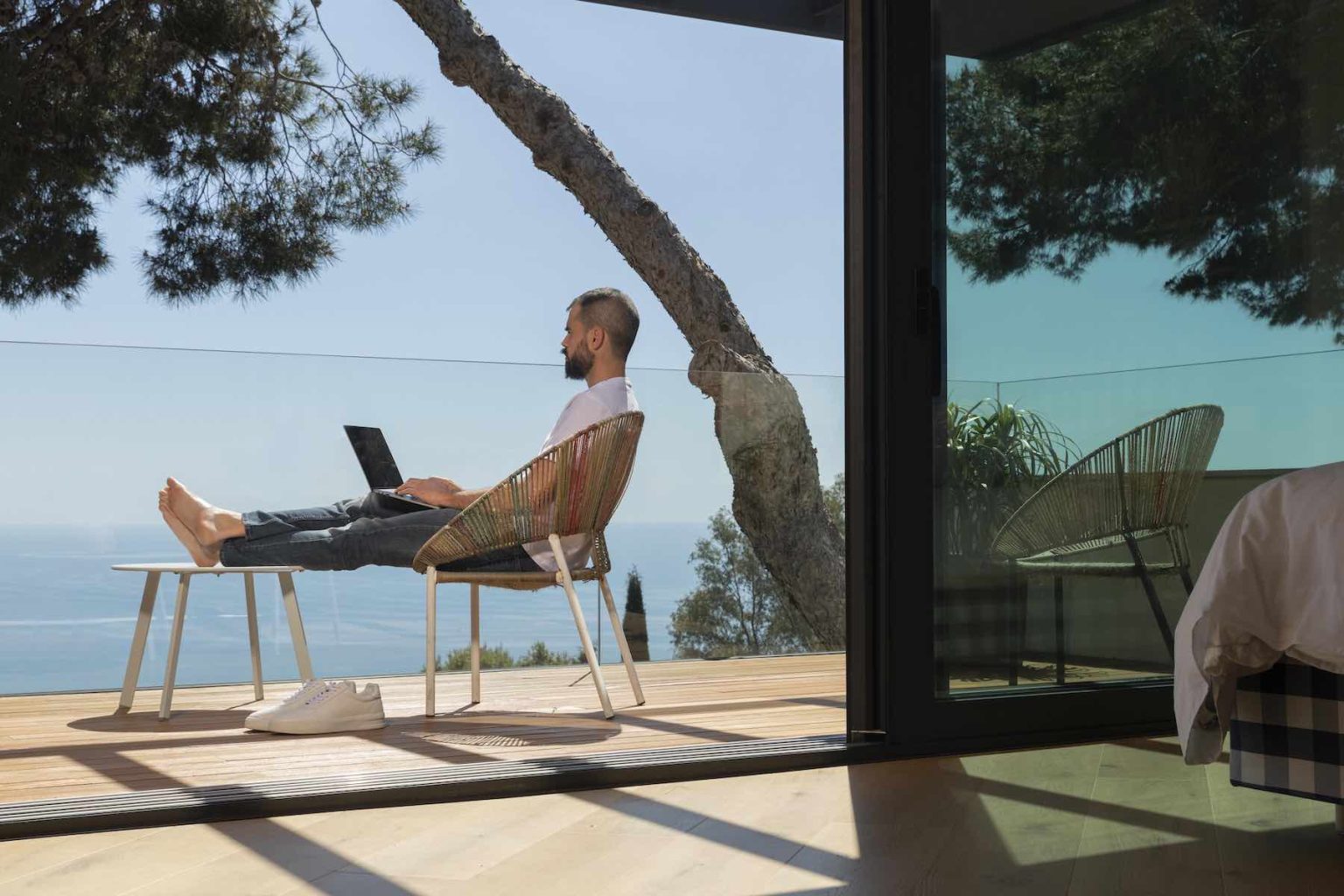 Practical Tips for Managing Remote Workers - ELMENS