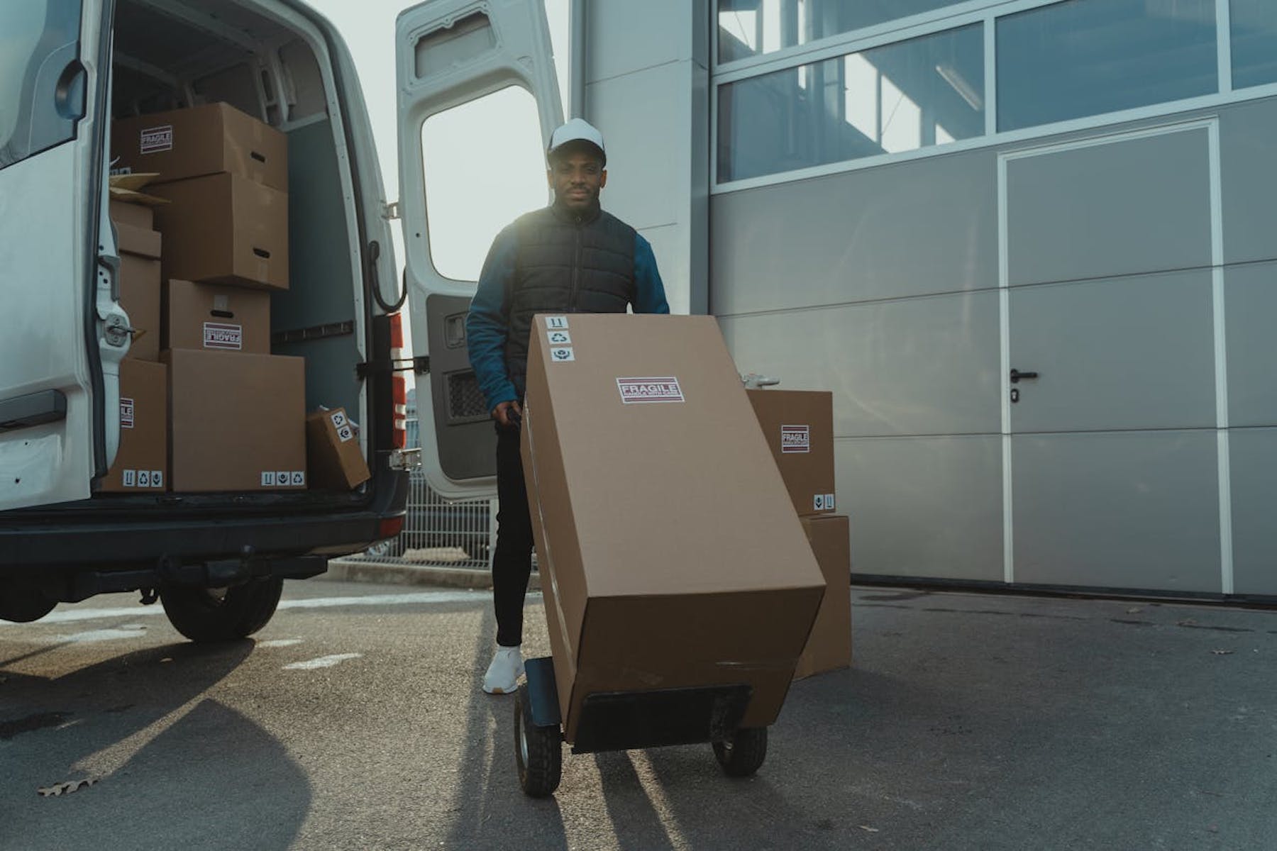 The Ultimate Guide to Picking the Best Moving Company - ELMENS